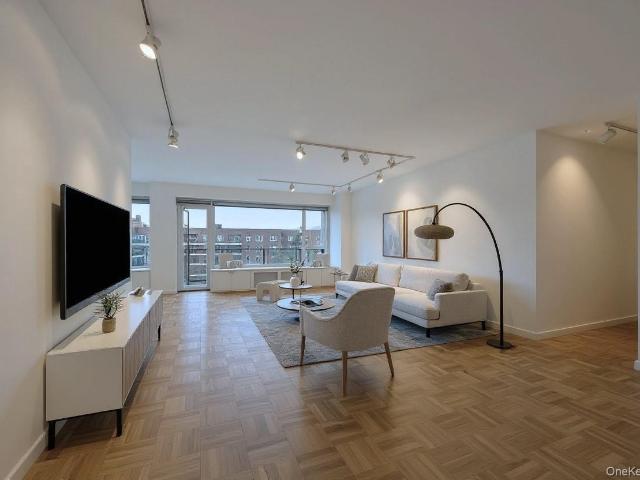 166 25 Powells Cove Boulevard, Unit 7E | Compass