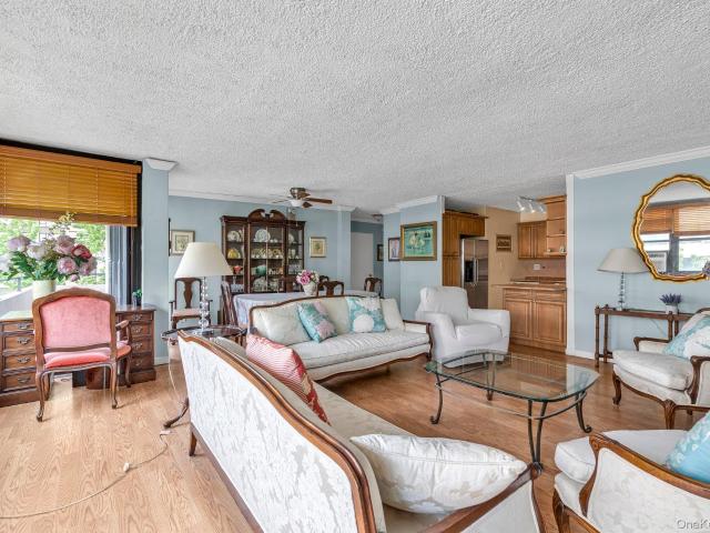 166 26 Powells Cove Boulevard 5D