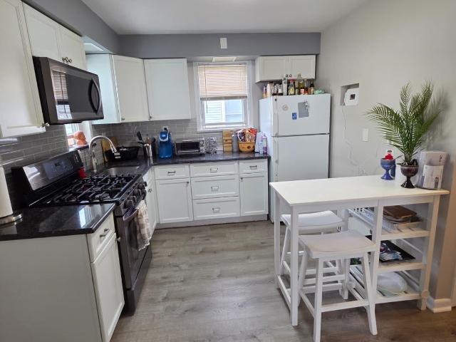 166 Carmita Ave # 2