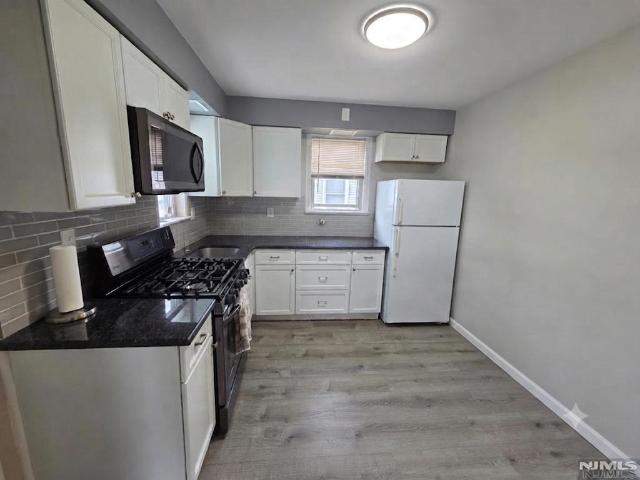 166 Carmita Ave # 2
