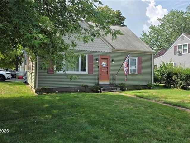 166 Chapmans Ave, Warwick, RI 02886
