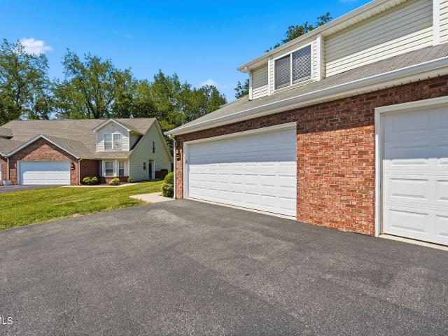 166 B Robinson Walk 166 B