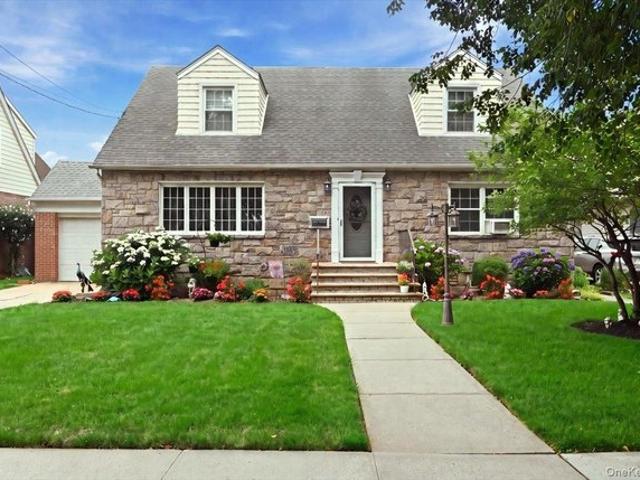 166 Beech St, Floral Park, NY 11001
