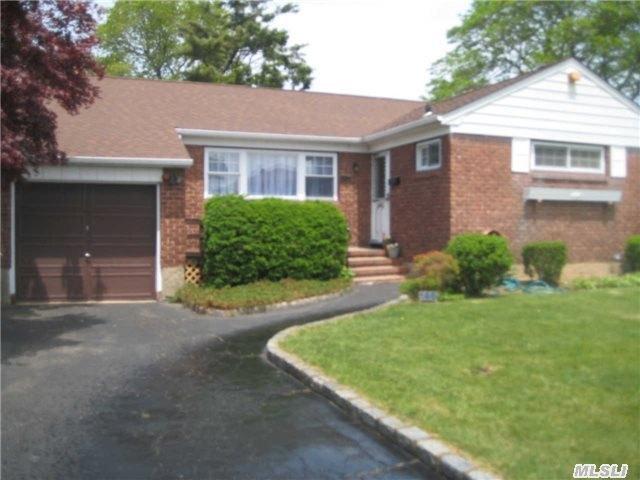 166 Daniel Rd N, North Massapequa, NY 11758
