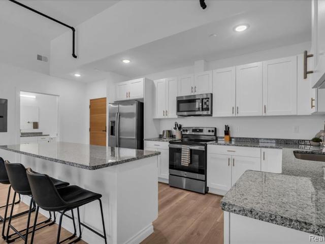 166 Oak Street # PH6