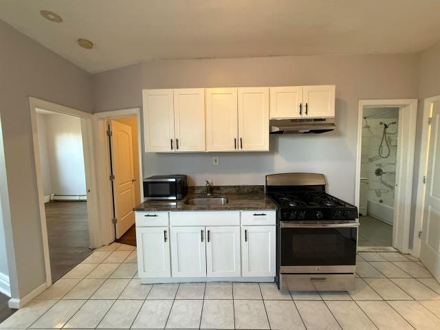 166 Lexington Ave # 2R