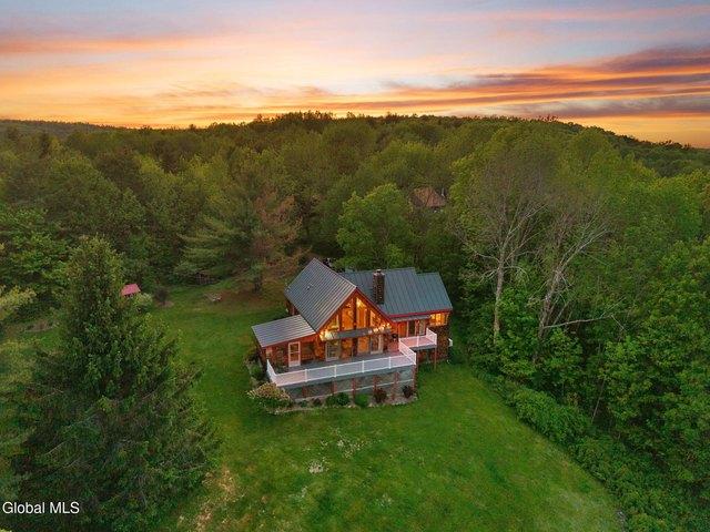 166 Lynx Dr, West Fulton, NY 12194