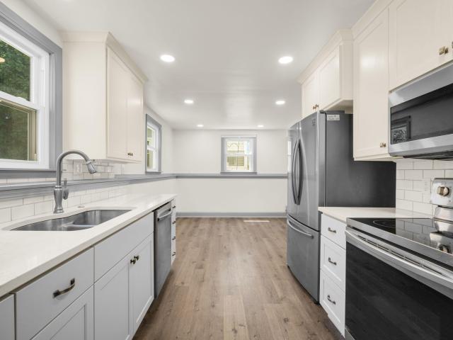 166 N 91st Pl