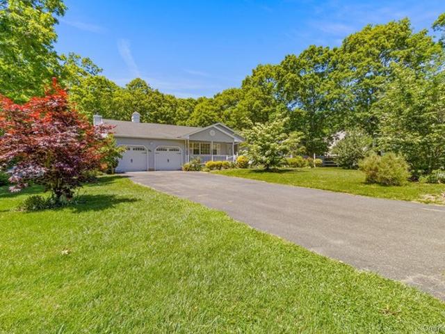 166 Richmond Ave, Medford, NY 11763
