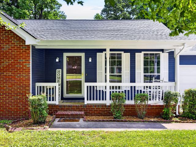 166 Woodstream Place NE