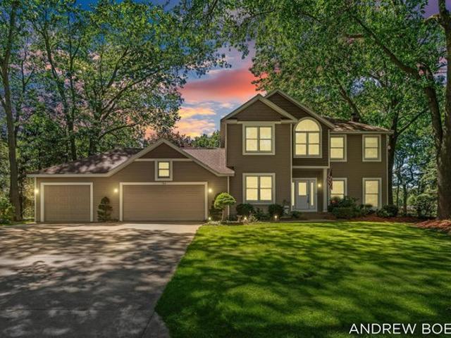 166 Wynwood Ct, Holland, MI 49424