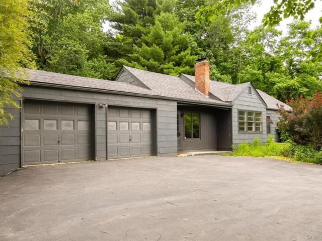 166 Vassar Rd, Poughkeepsie, NY 12603