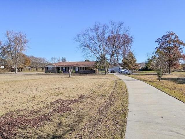 16744 Jones Rd, Athens, AL 35613