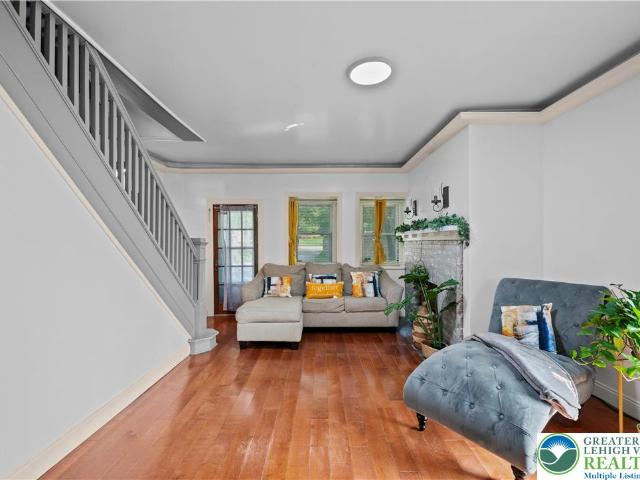 1674 Easton Road