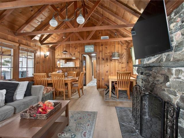 1674 Twin Lakes