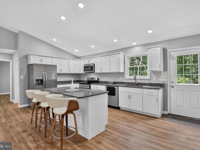 1674 Western Lane