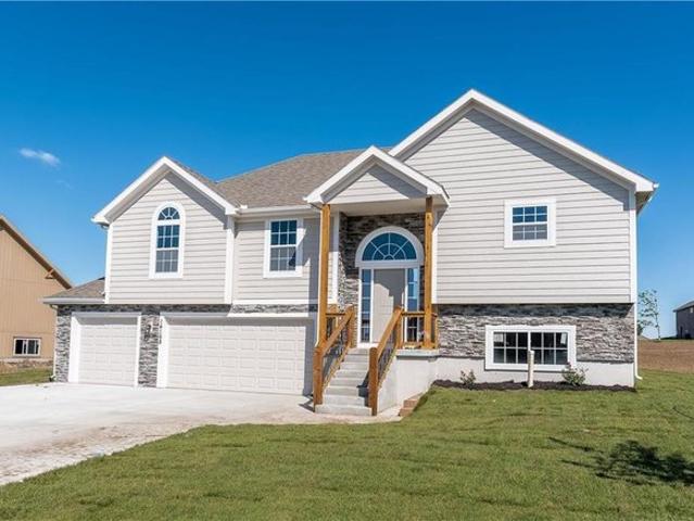 1675 N 156th St, Basehor, KS 66007