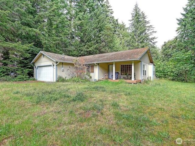 1675 Aspen Dr, Camano Island, WA 98282