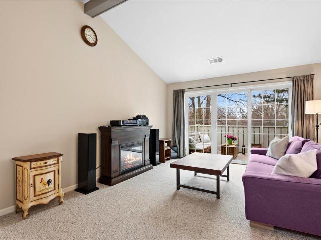 1675 Grosvenor Circle # C