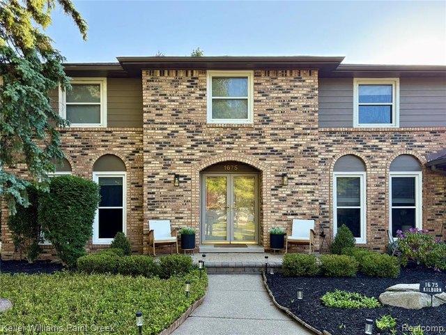 1675 Kilburn Rd N, Rochester Hills, MI 48306