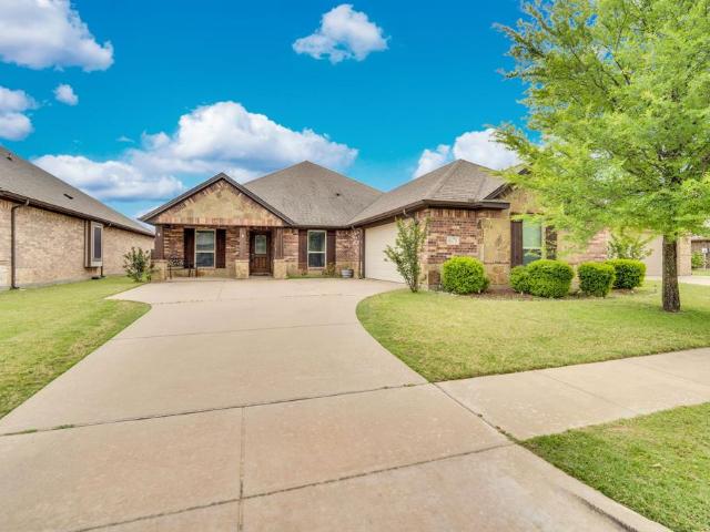 1675 Potomac Dr, Burleson, TX 76028 | MLS #21238 | Compass