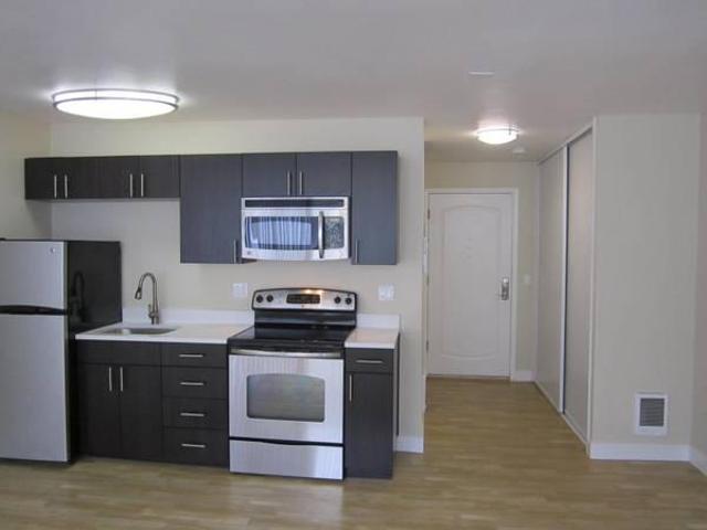 $1675 *Spacious Studio In The Heart of Belmont