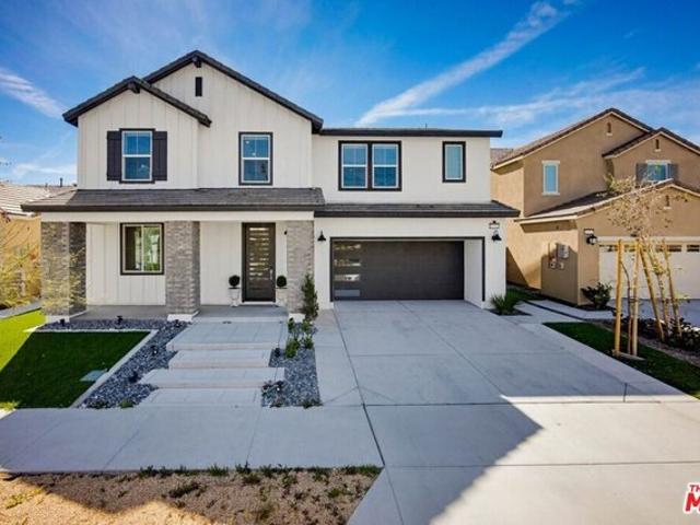 16763 Mistletoe Ln, Fontana, CA 92336