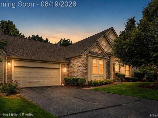 16766 Lochmoor Cir W, Northville Township, MI 48168