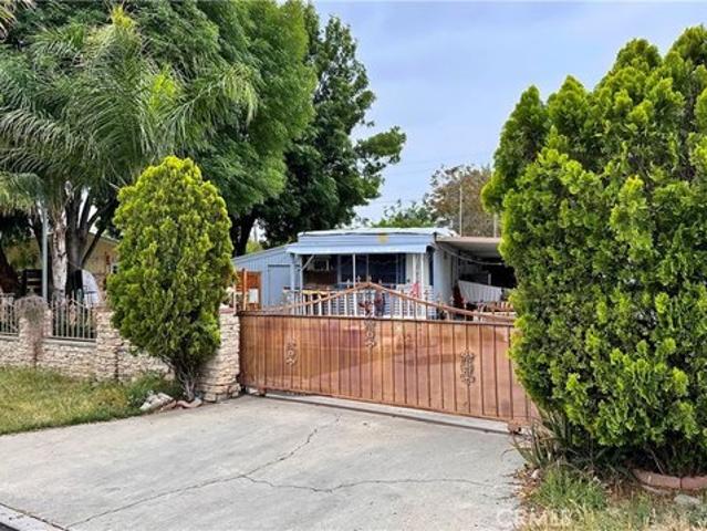 1676 Amethyst Dr, Perris, CA 92571