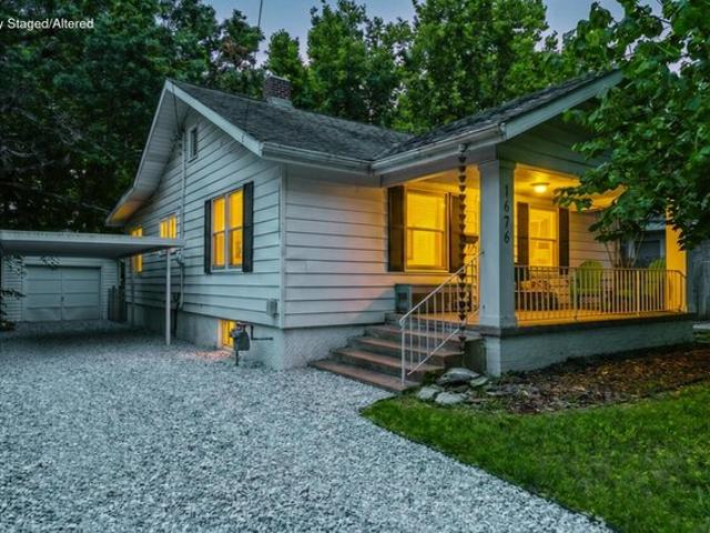 1676 E Lombard St, Springfield, MO 65802