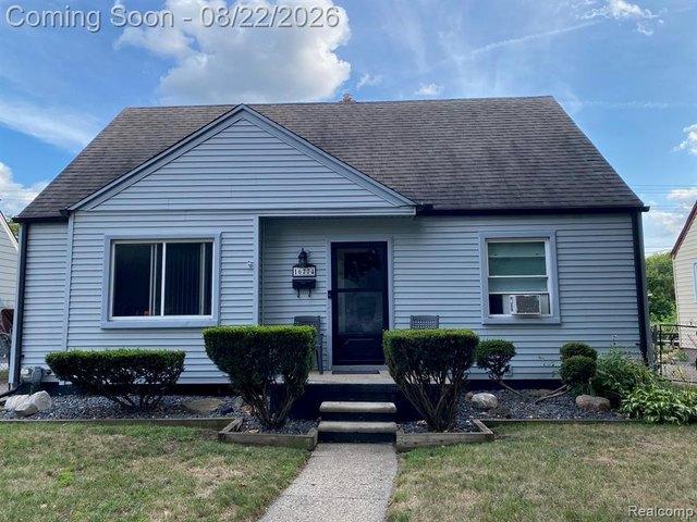 16774 Sarmorr St, Roseville, MI 48066