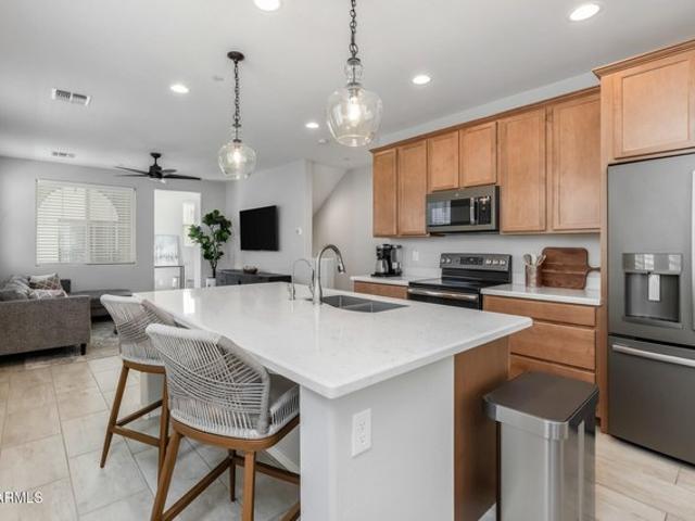 1677 E Bridgeport Pkwy, Gilbert, AZ 85295