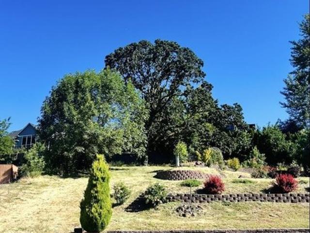 1677 Ptarmigan St NW, Salem, OR 97304