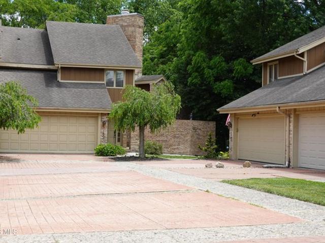 1677 Wyandotte Blvd, Maumee, OH 43537