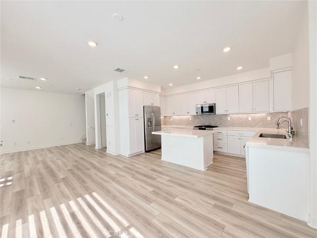 1677 W Lincoln 103