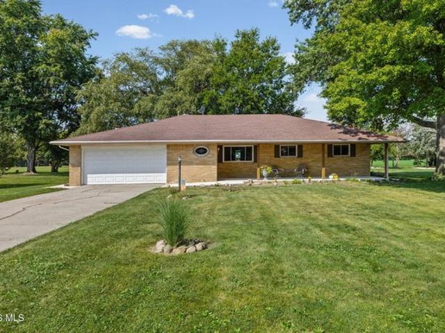 1678 N Smith Dr, Genoa, OH 43430