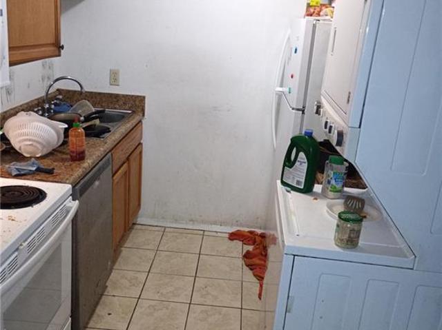 1678 Darren CIR