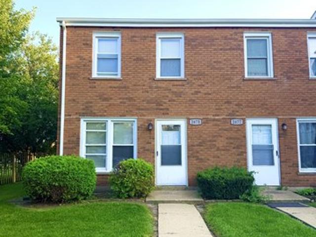 1678 Shamrock Ct, Aurora, IL 60505