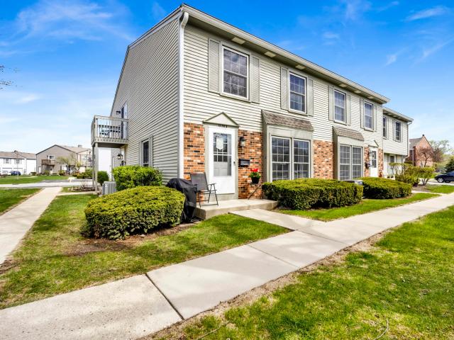 1678 Trowbridge Ct, Unit B, Wheaton, IL 60189 | MLS #12564 | Compass