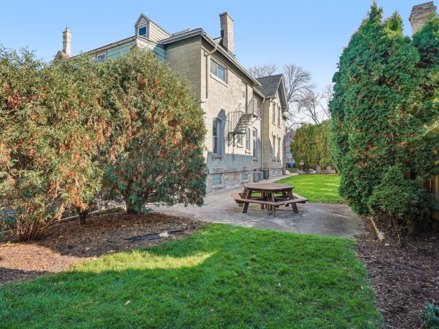 1679 N Cass St 1 Bedroom Apartment for Rent at 1679 N Cass St, Milwaukee, WI 53202 Lower East Side