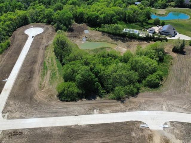 1679 E Autumn Trail Cir, Polk City, IA 50226