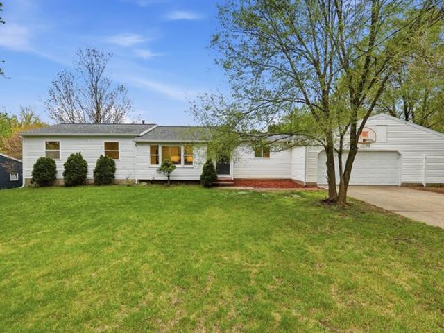 1679 Stonewood Dr SE, Lowell, MI 49331