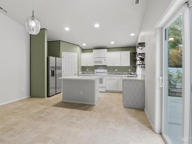 1679 W Sahara Dr