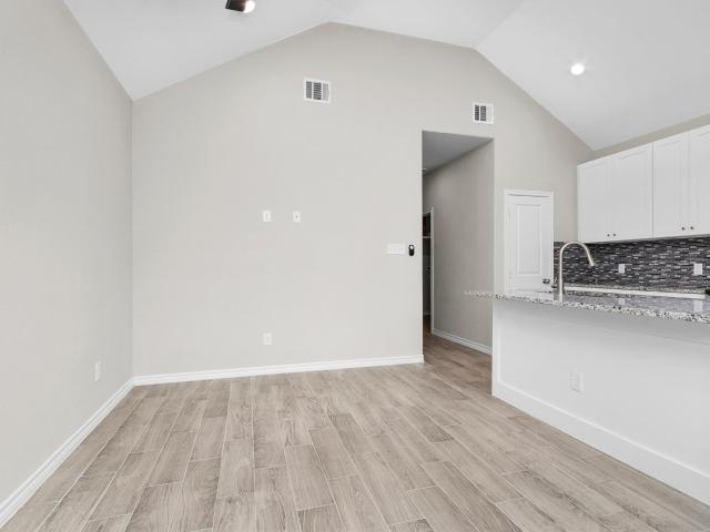 16706 E Hammon