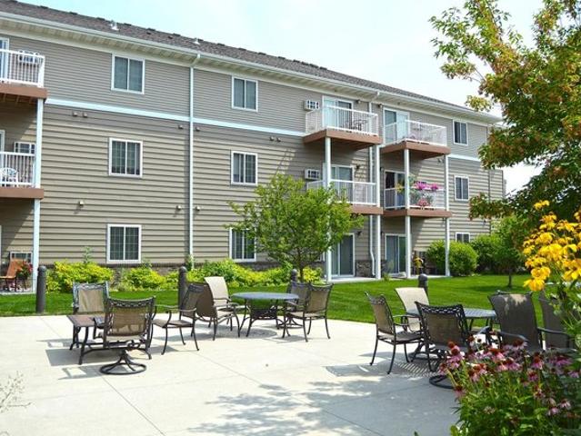 1670 E Gateway Cir S, Fargo, ND 58103