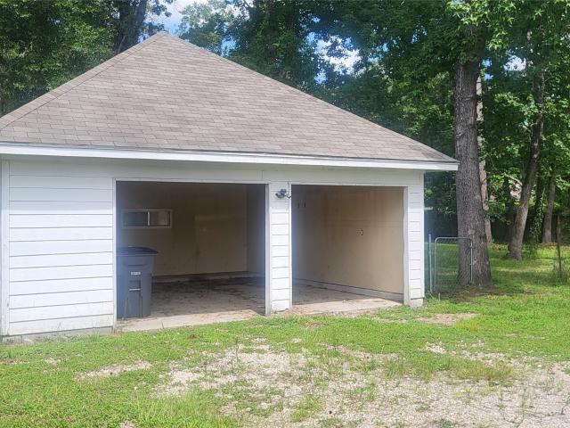 16711 Lake Circle