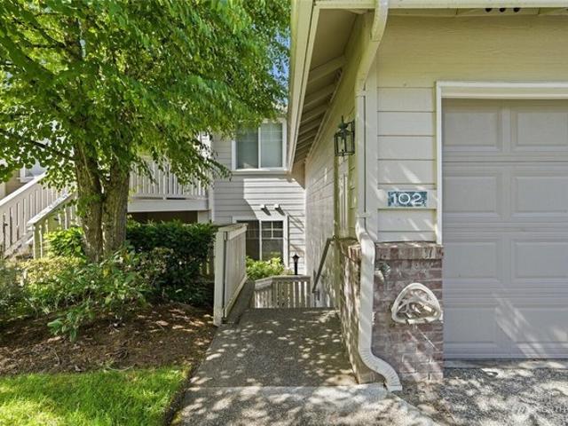 16714 Cobblestone Dr Apt 102, Lynnwood, WA 98037