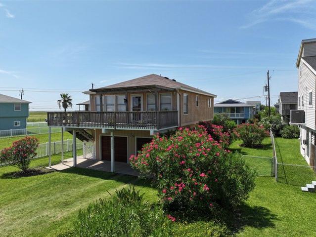 16716 Fletcher Christian Rd, Jamaica Beach, TX 77554