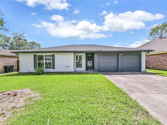 16718 Barcelona Dr, Friendswood, TX 77546 | MLS #23126 | Compass