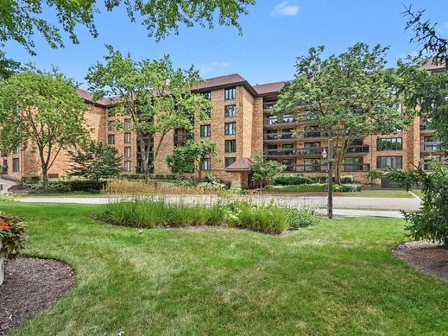 1671 Mission Hills Rd Apt 104, Northbrook, IL 60062